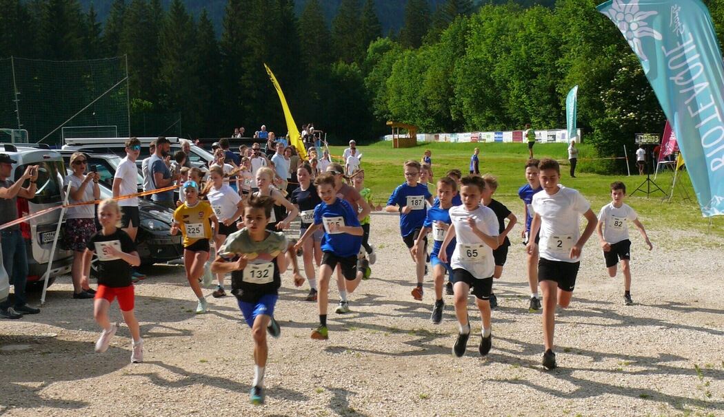 Großer Andrang und flotte Zeiten beim Weißbacher Crosslauf